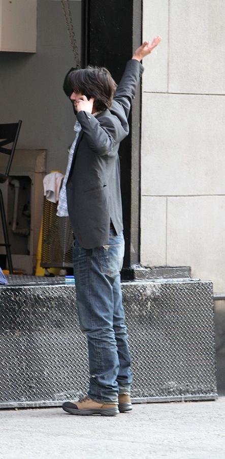 KEANEWS: September 02 2010 What a way to spend your birthday! Keanu ...